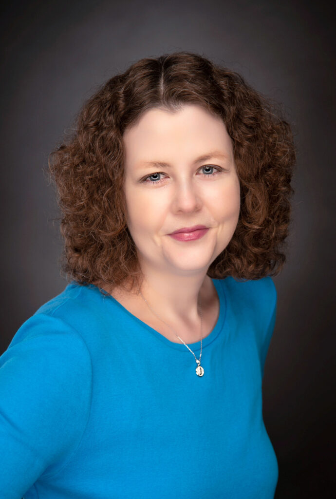 Bio | Jennifer Estep